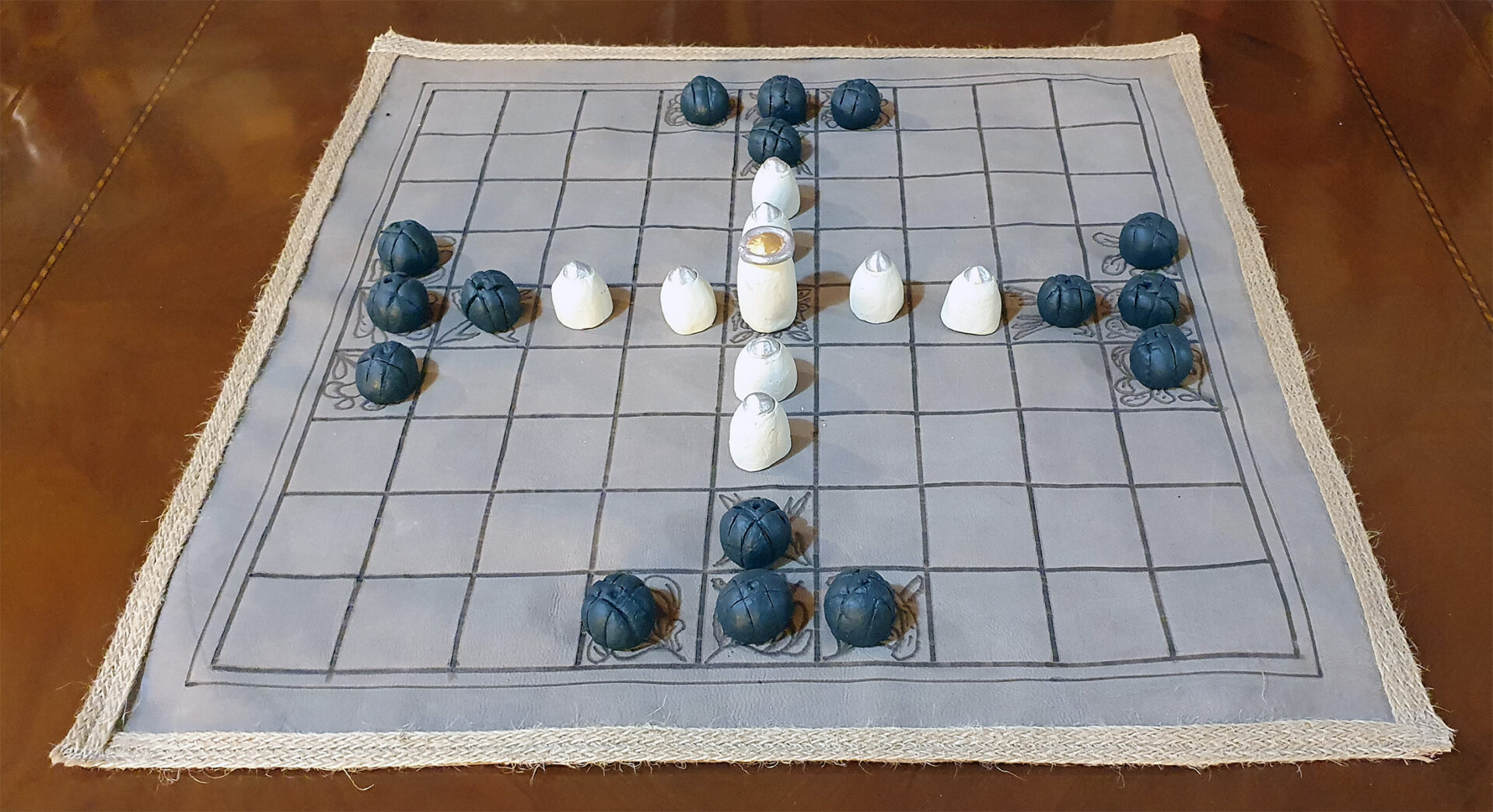 Fabricación de un juego completo de Tablut - Mundo en juego